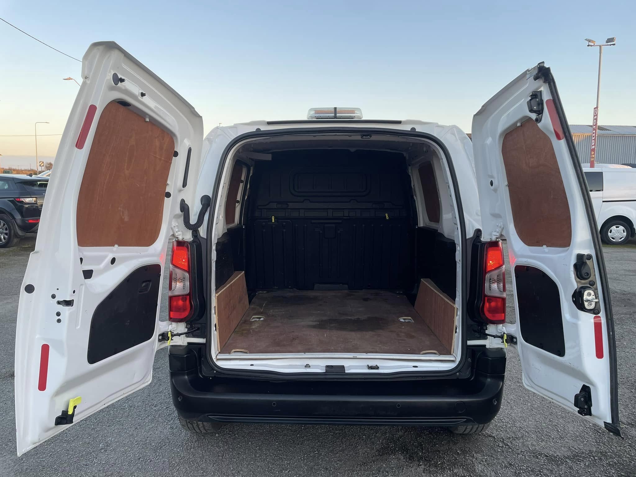 Car and Van Sales in North Wales, Anglesey | Stermat Car and Van Sales